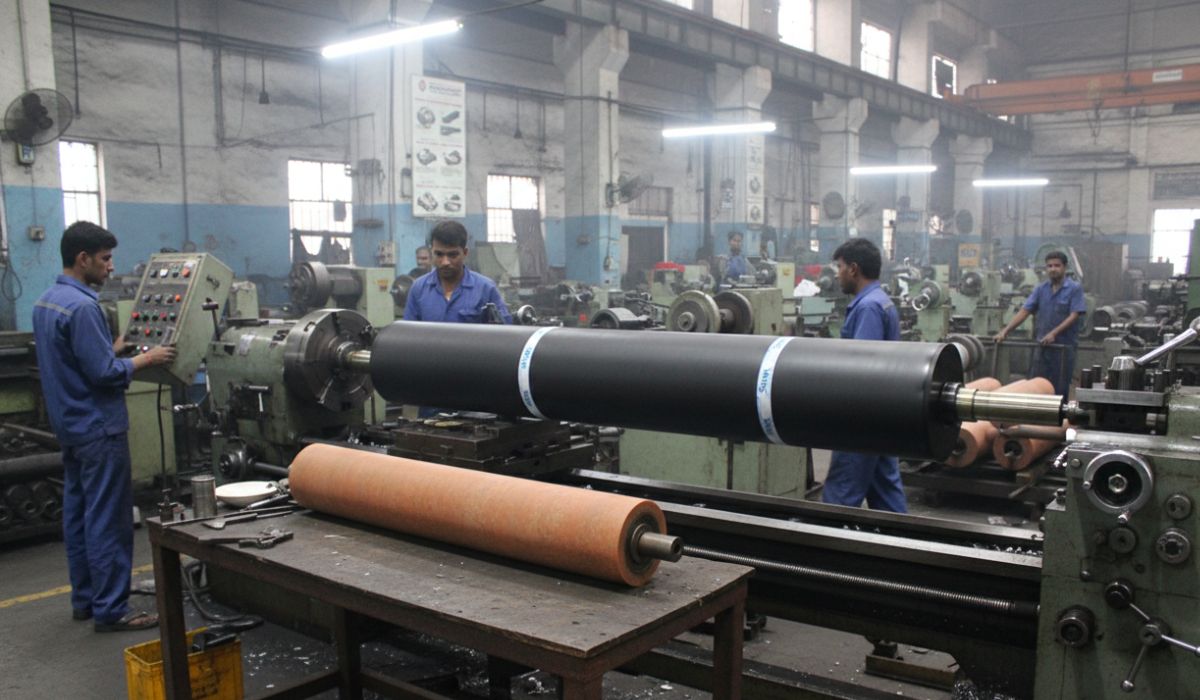 What is a Rubber Roller? Types, Uses & Industry Guide